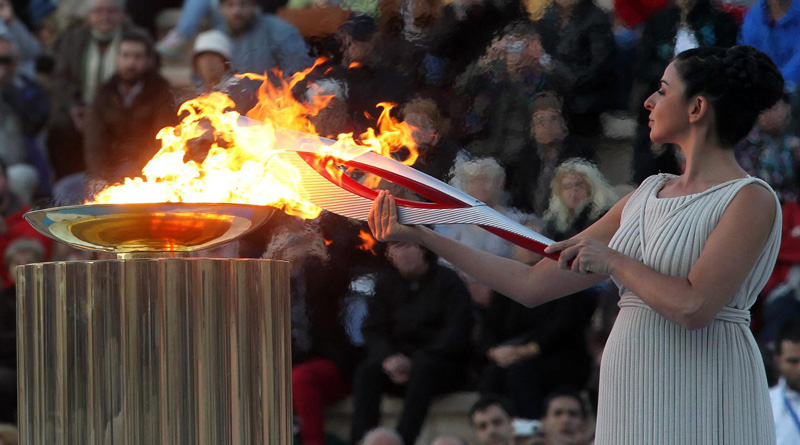 Tocha olímpica é acesa na Grécia - Brasil News